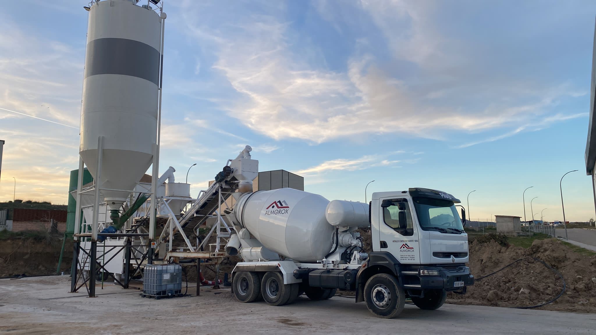 Ya tenemos planta de hormigón: seguimos creciendo!!!